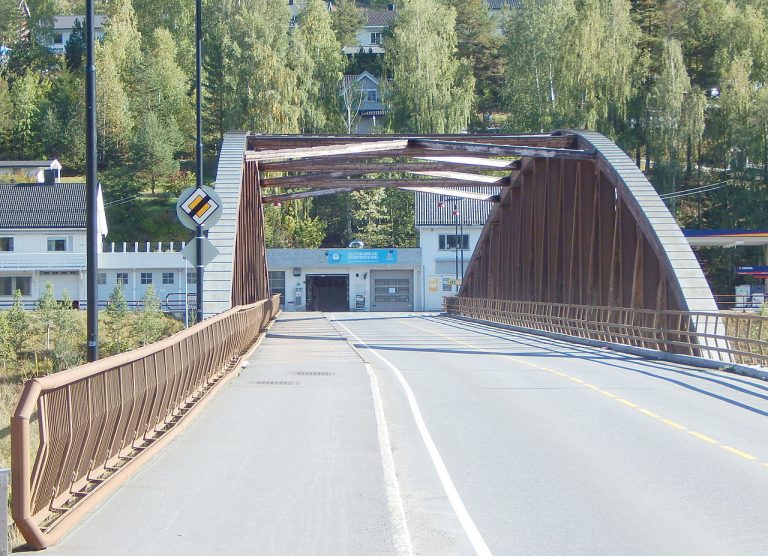 Bridge Collapse In Gudbrandsdalen, Norway: 2 Vehicles Affected By The ...